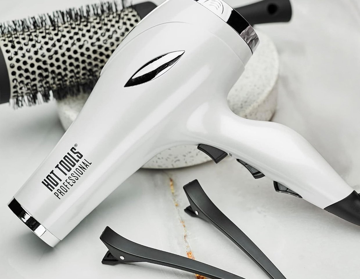 Professional Salon Blow Dryers: What Licensed Stylists Should Know